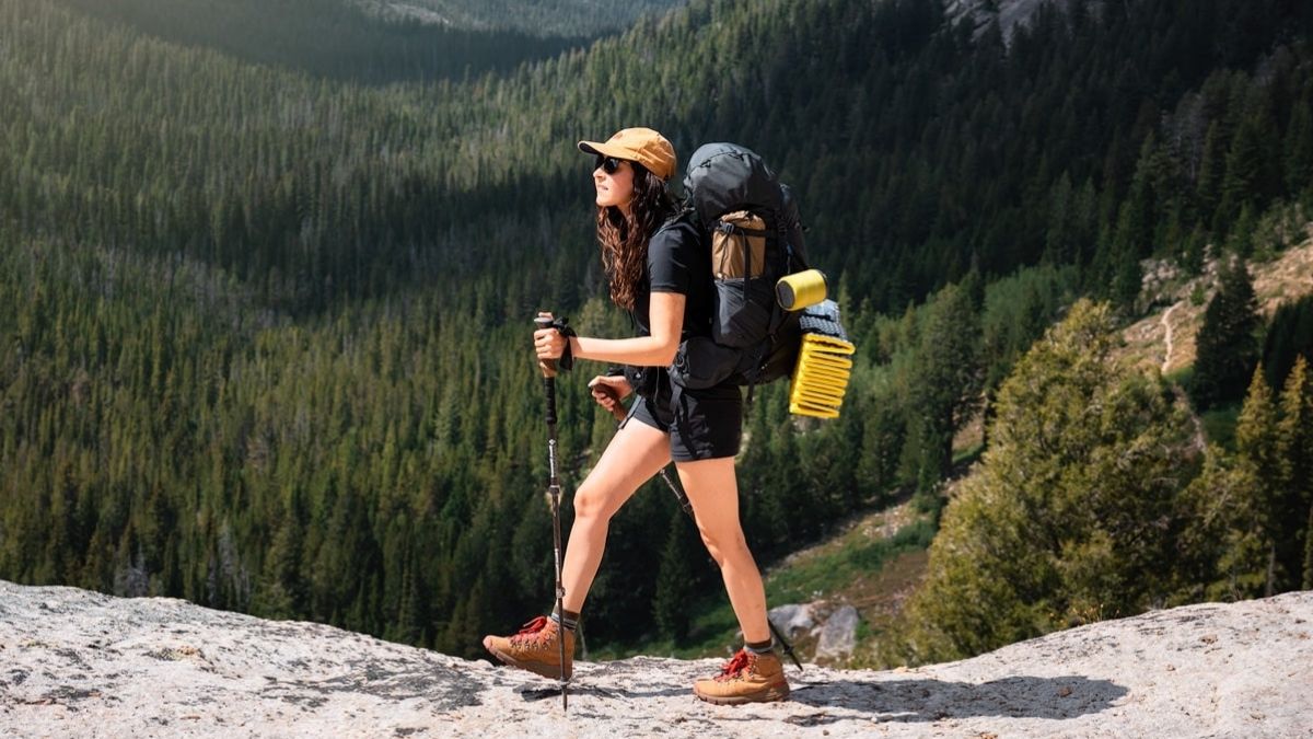 How to Wear a Backpack for Hiking: 4 Steps for a Comfortable Fit ...